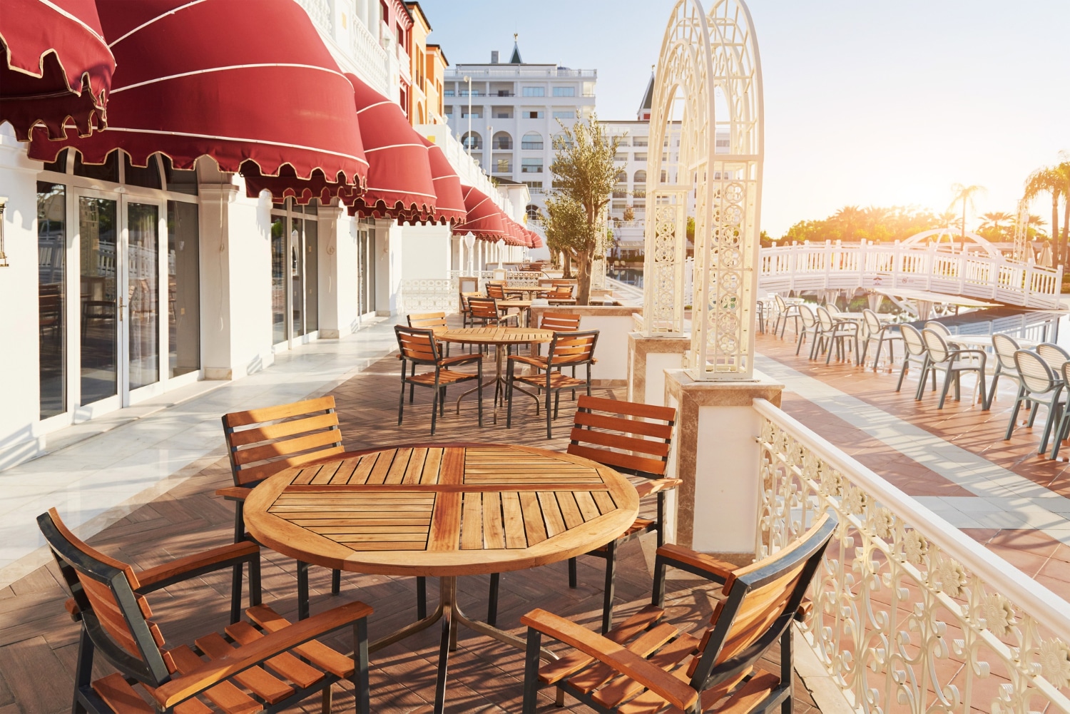 Tables de terrasse restaurant : comment faire le bon choix ? - Promobilio
